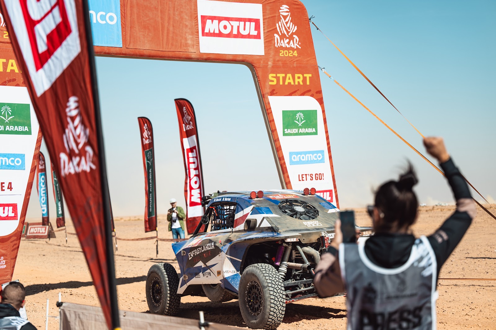 Eryk Goczał i Oriol Mena powiększają prowadzenie w Rajdzie Dakar 2024 ...